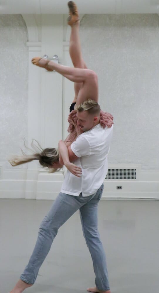 White Wave Dance DUMBO DANCE FESTIVAL — PICTURE PREVIEW
